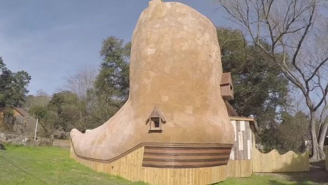 Now You Could Rent A Cowboy Boot-Shaped House In Huntsville, TX ...
