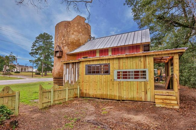 Now You Could Rent A Cowboy Boot-Shaped House In Huntsville, TX ...