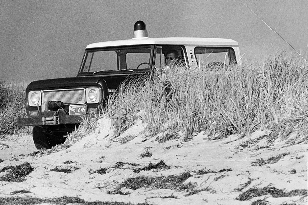 Sunny Photographs That Show Just How Far Out Beach Life Was In ’70s ...