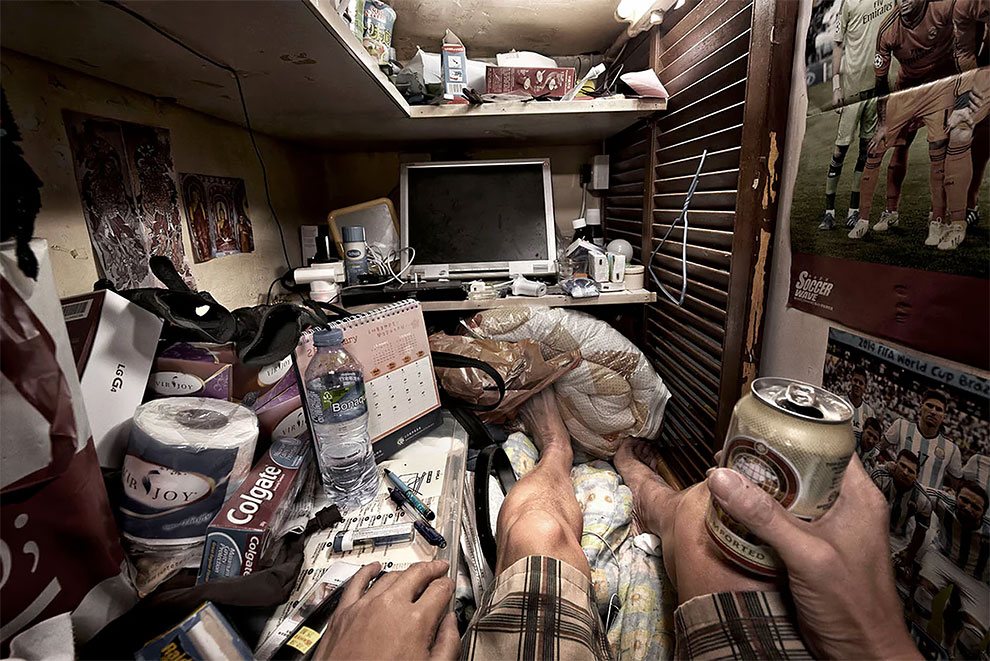 Boxed In: Life Inside The “Coffin Cubicles” Of Hong Kong » Design You ...