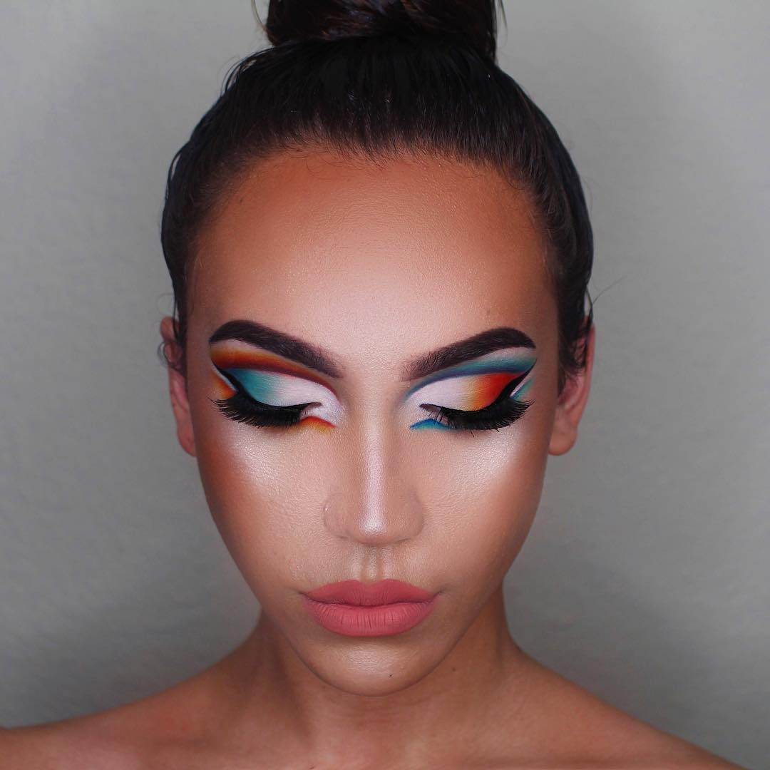 Makeup Artist Transforms Her Eyelids Into Two Gorgeous Shimmering ...