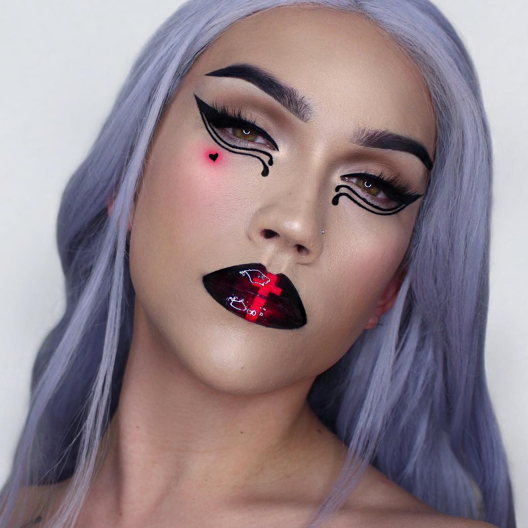 Makeup Artist Transforms Her Eyelids Into Two Gorgeous Shimmering ...