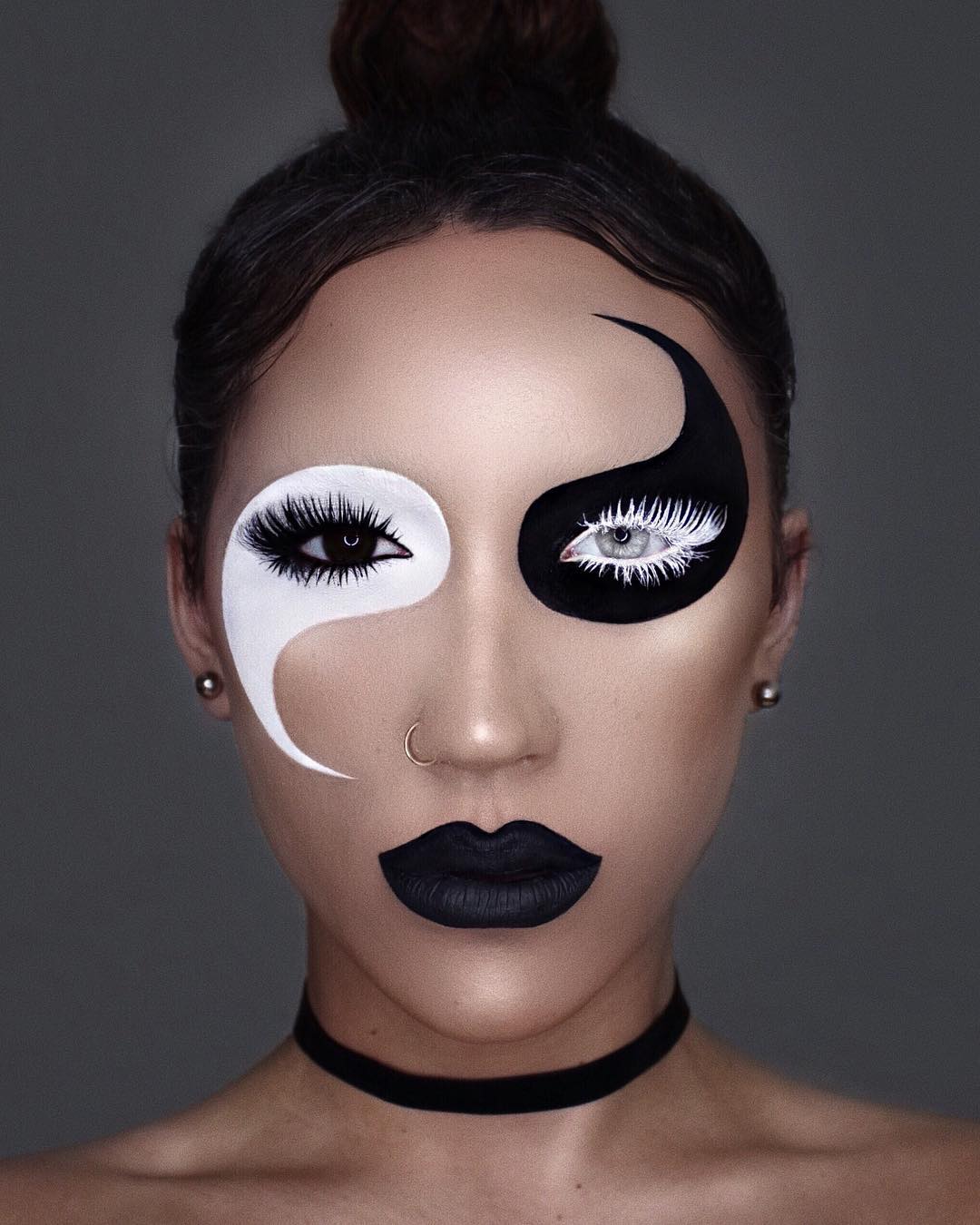 Makeup Artist Transforms Her Eyelids Into Two Gorgeous Shimmering ...