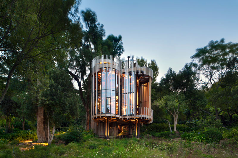 This Curvaceous Wooden House Sits Among The Trees » Design You Trust ...