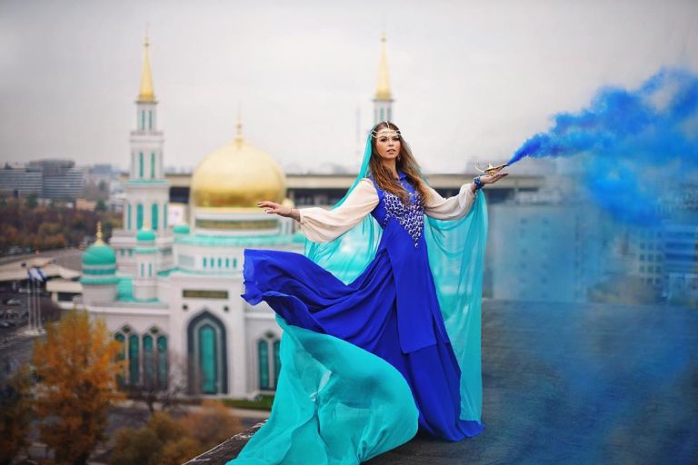 This Russian Woman Travels The World In Flowy Dresses To Take Self ...