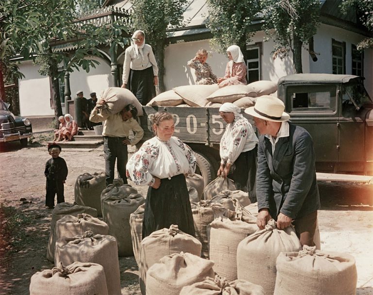 “The Struggle For Utopia”: Everyday Soviet Life In Magnificent Photos ...