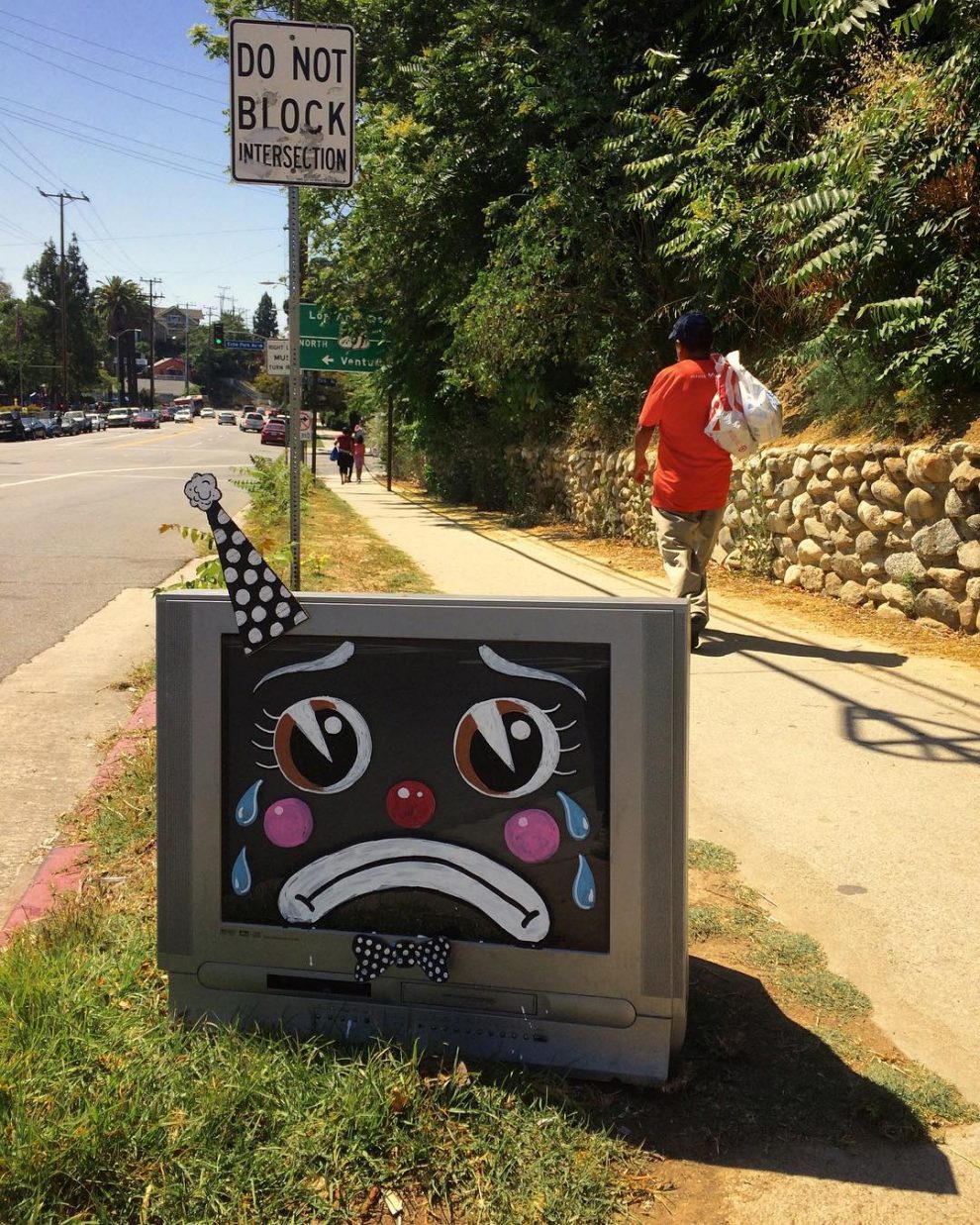 Artist Shows The Sorrow Of Thrown Away Objects He Finds In The Streets ...