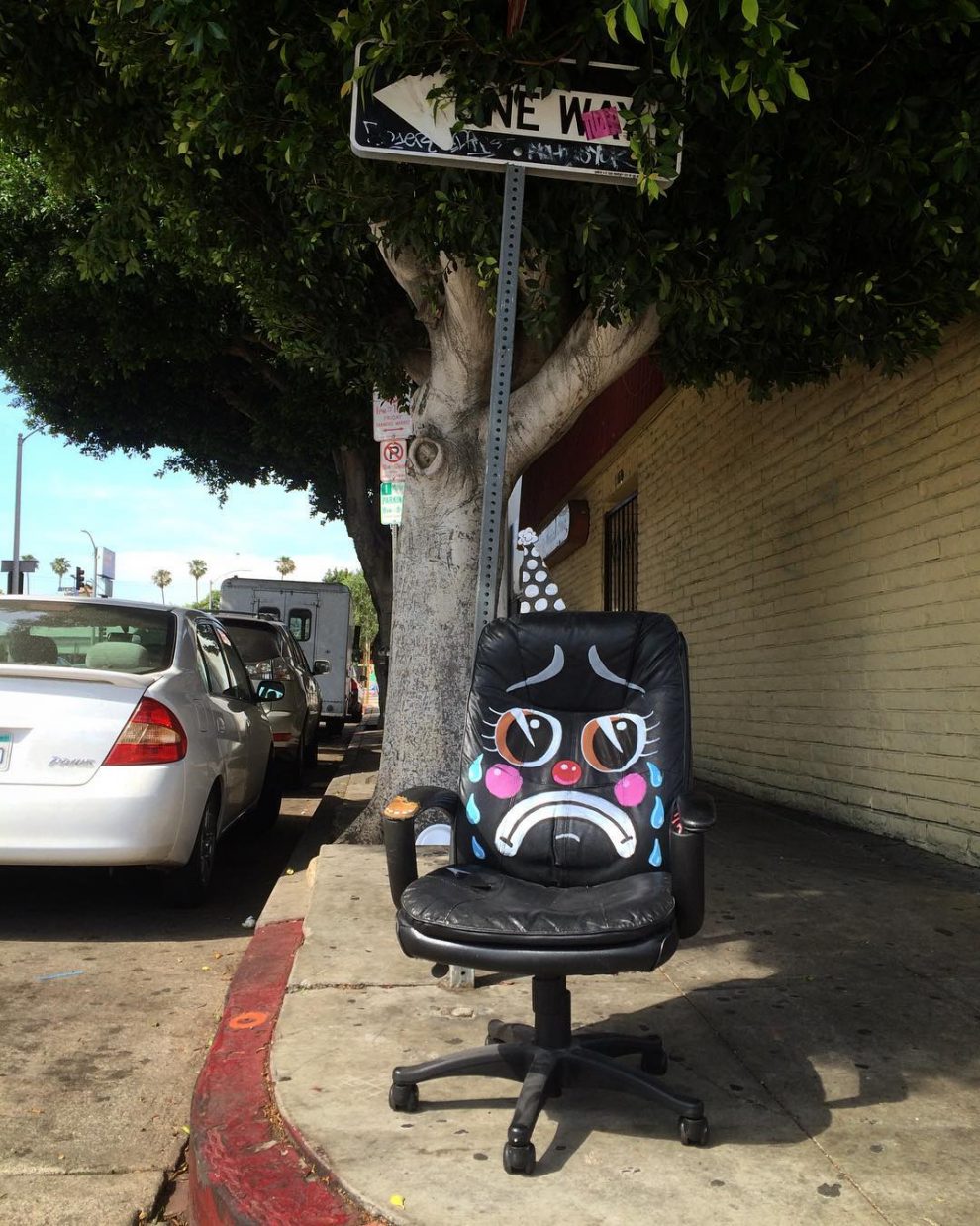 Artist Shows The Sorrow Of Thrown Away Objects He Finds In The Streets ...