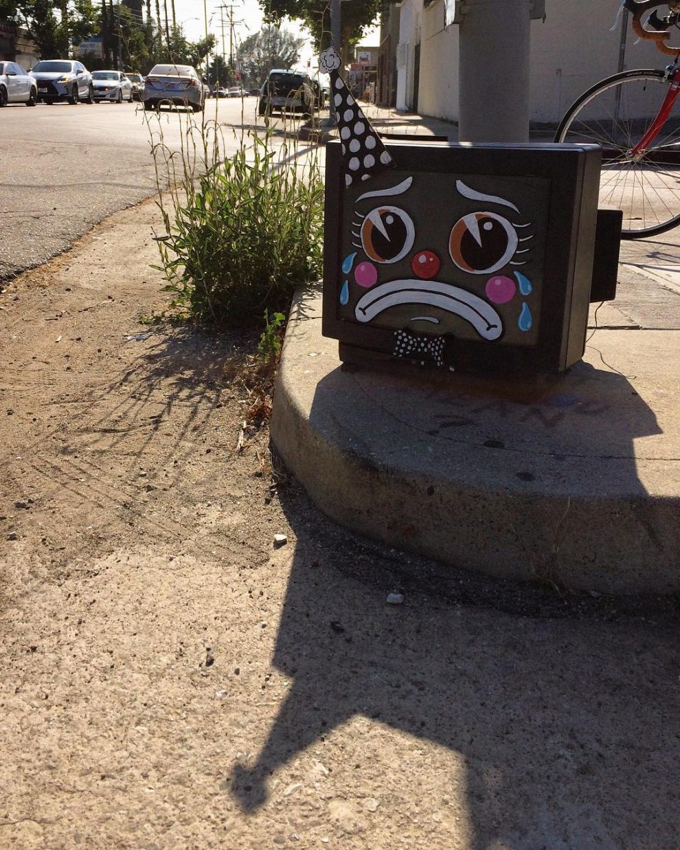 Artist Shows The Sorrow Of Thrown Away Objects He Finds In The Streets ...