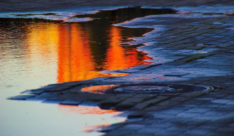 “Wet Neon”: Magical Reflections In Street Puddles By Slava Semeniuta » Design You Trust — Design ...