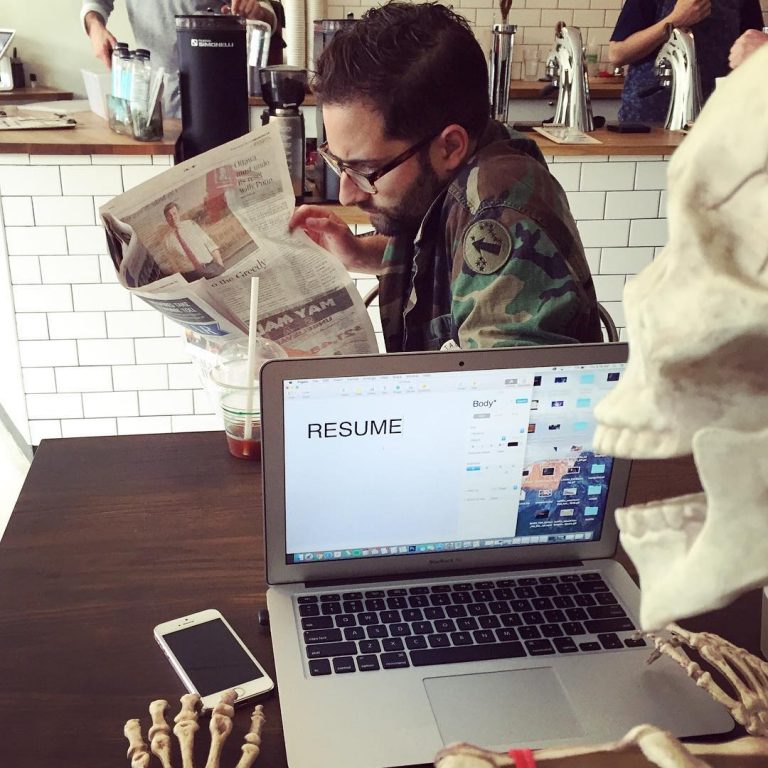 Meet Skellie: The Skeleton Who Imitates Every Girl On Instagram Ever ...