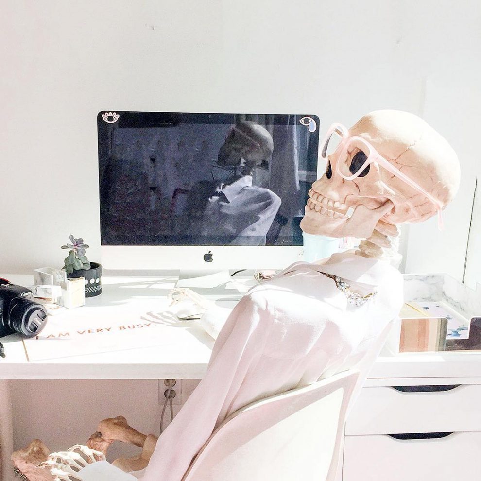 Meet Skellie: The Skeleton Who Imitates Every Girl On Instagram Ever ...