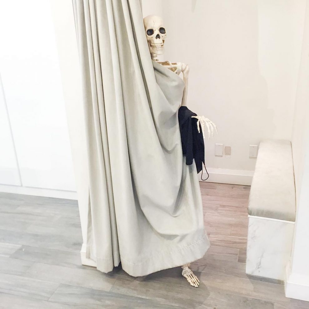 Meet Skellie: The Skeleton Who Imitates Every Girl On Instagram Ever ...