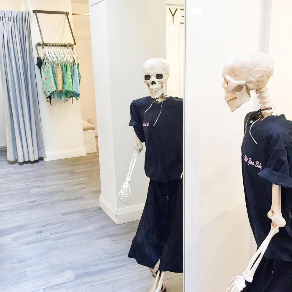 Meet Skellie: The Skeleton Who Imitates Every Girl On Instagram Ever ...