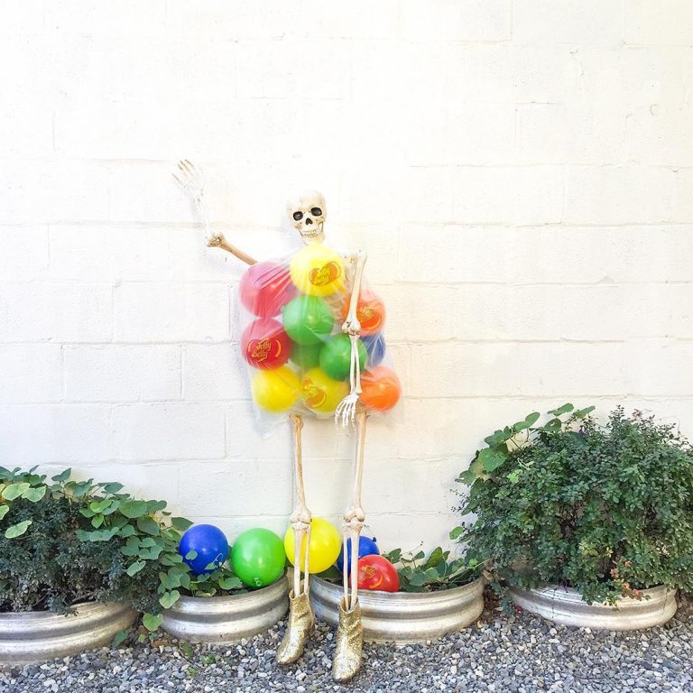 Meet Skellie: The Skeleton Who Imitates Every Girl On Instagram Ever ...