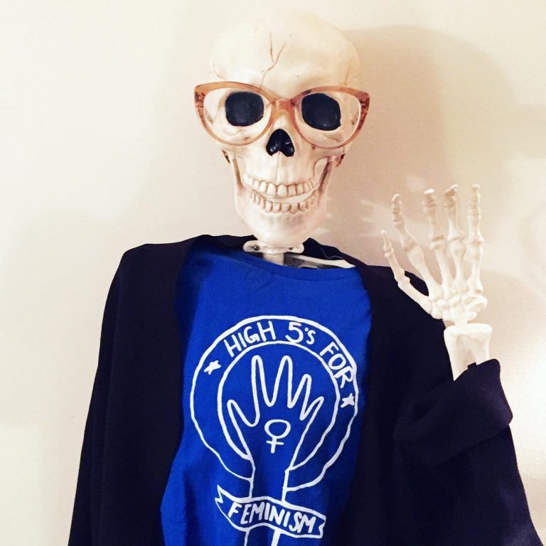 Meet Skellie: The Skeleton Who Imitates Every Girl On Instagram Ever ...