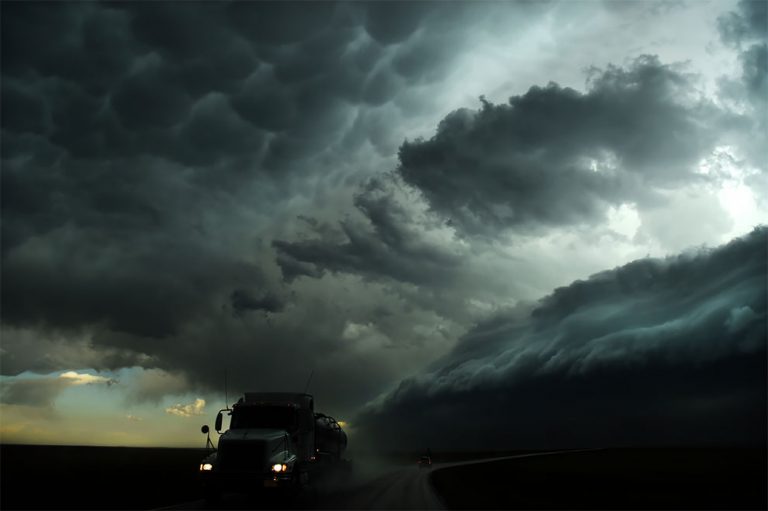 Daredevil Photographer And A Storm Chaser Captures Stunning Pictures Of ...