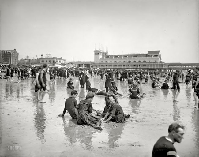 Stunning Photos Of The Victorian People-Watching At The Beach » Design ...