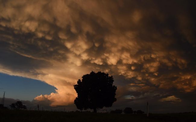 Daredevil Photographer And A Storm Chaser Captures Stunning Pictures Of ...