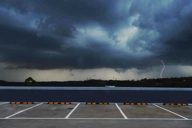 Daredevil Photographer And A Storm Chaser Captures Stunning Pictures Of ...