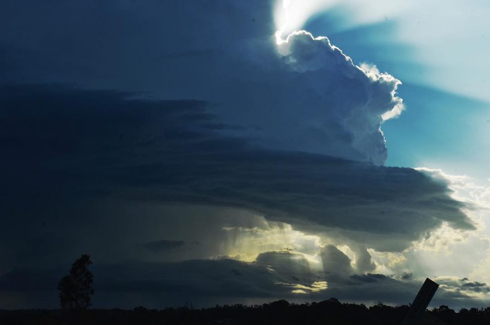 Daredevil Photographer And A Storm Chaser Captures Stunning Pictures Of ...