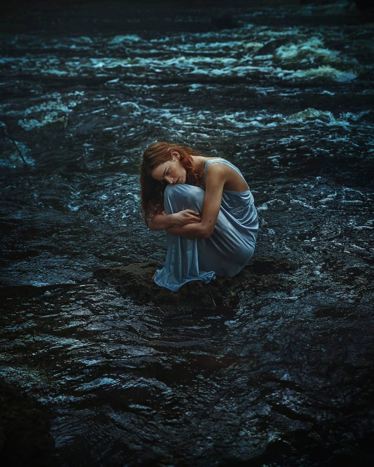 Fine Art Photographer Captures Mesmerizing Fairytale Photos Of Women In ...
