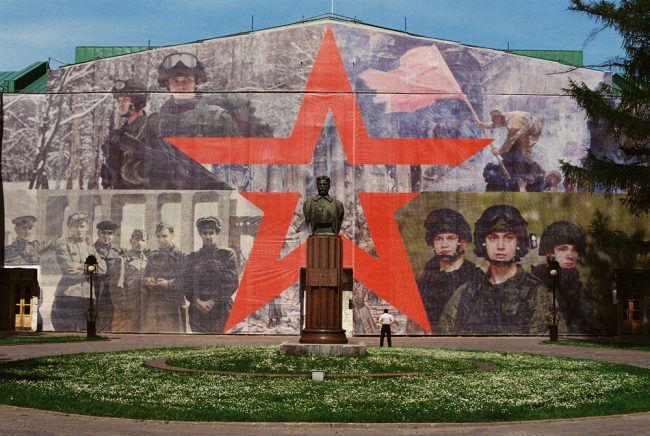 Serbian Photographer Exposes Stunning Photos Of Daily Life In Moscow ...