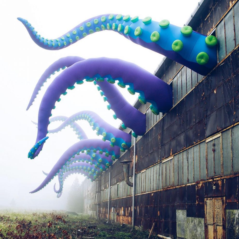 These Inflatables Make It Look Like There’s A Sea Monster Attack In ...