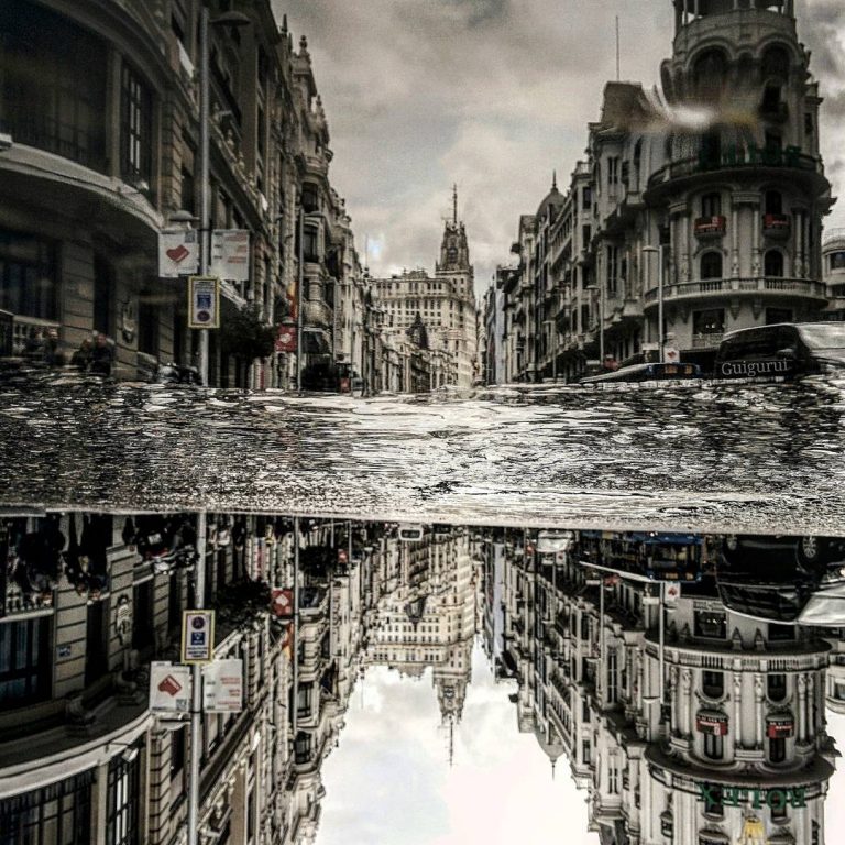 Photographer Perfectly Captures Captures Hidden Parallel Worlds Of ...