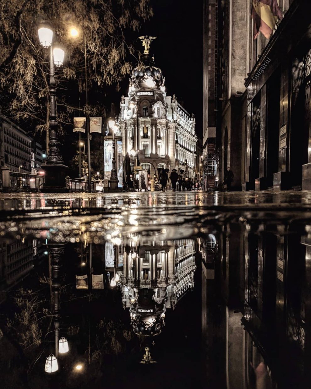 Photographer Perfectly Captures Captures Hidden Parallel Worlds Of ...