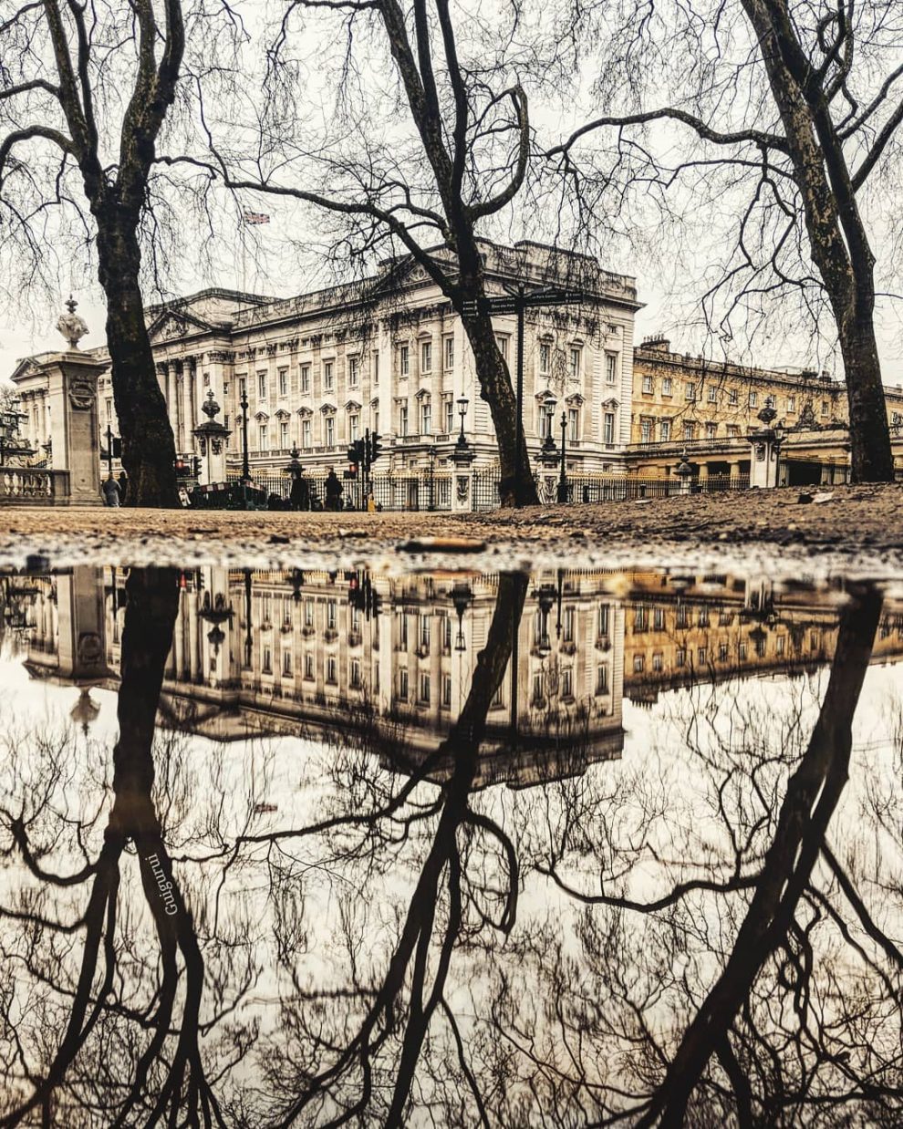 Photographer Perfectly Captures Captures Hidden Parallel Worlds Of ...