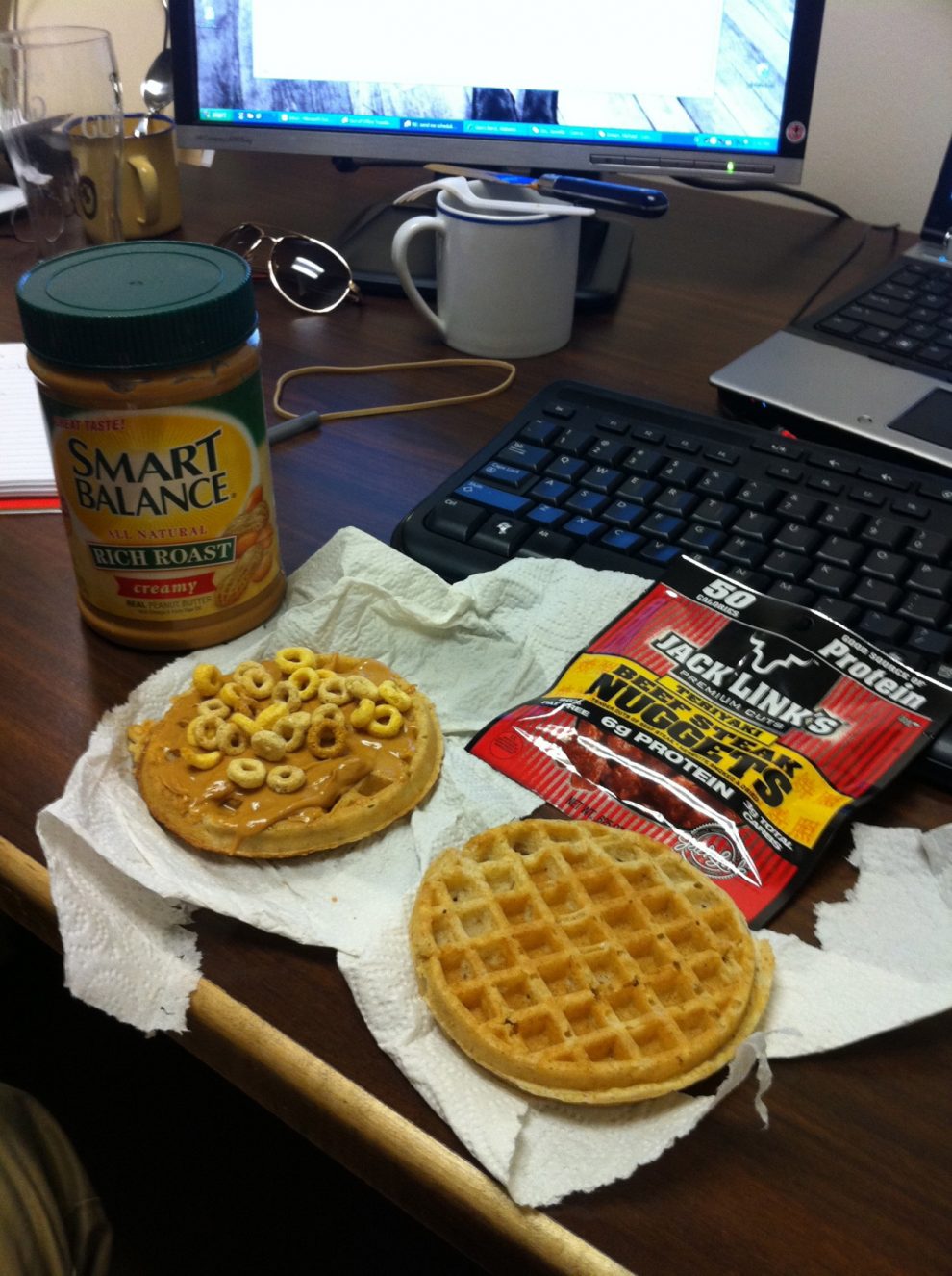 Office Workers Sharing Photos Of Their Sad Desk Lunches » Design You ...