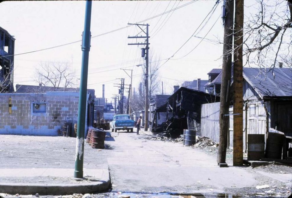 Fascinating Photos of Chicago’s Tri-Taylor Neighborhood From 1971 ...