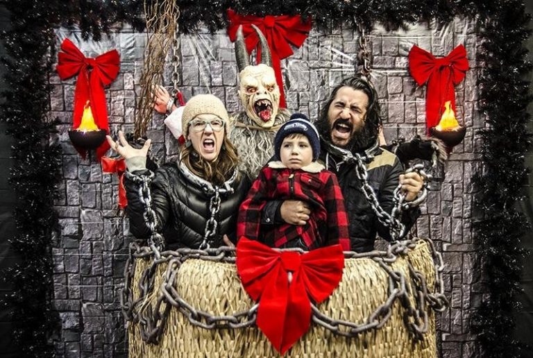 The Most Awkward Family Christmas Photos Ever » Design You Trust ...