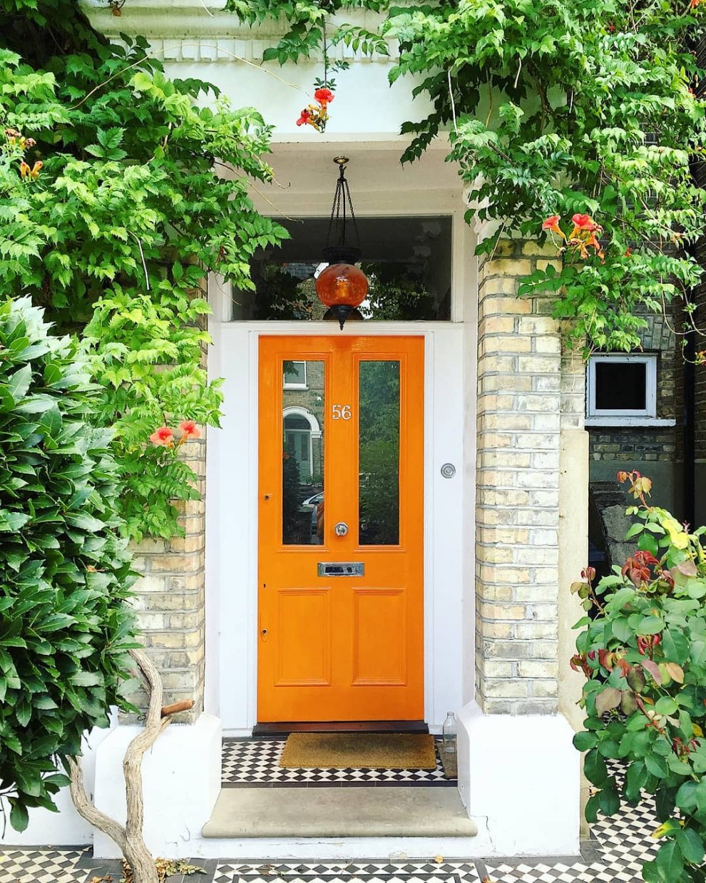 This Instagram Account Shares Amazing Photos Of The Doors Of London ...