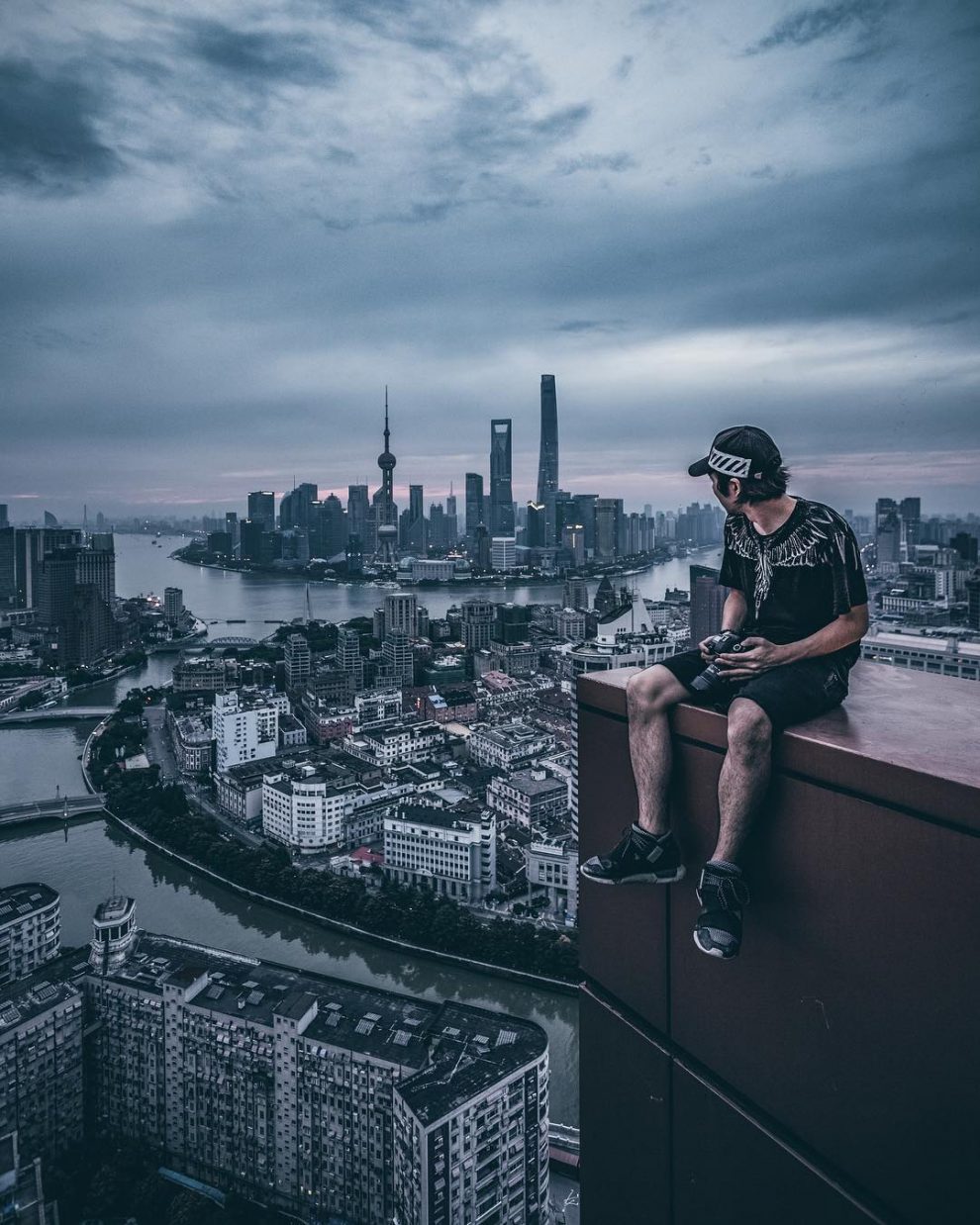 Cinematic Cityscapes And Rooftop Photography By The Daredevil Photographer Stella Yan » Design ...