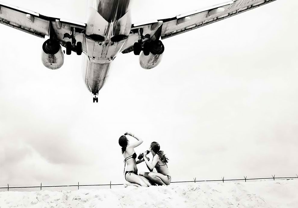 Incredible Photos Of Planes Passing Just Over Maho Beach » Design You ...