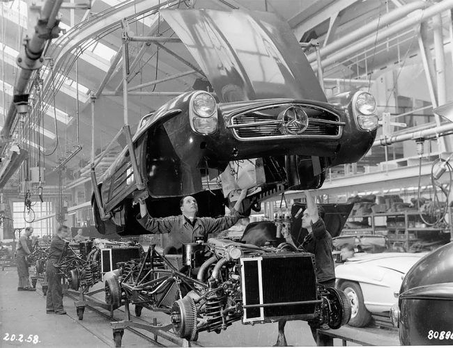 Stunning Photos Show Mercedes-Benz 190 SL’s Assembly Line In February ...