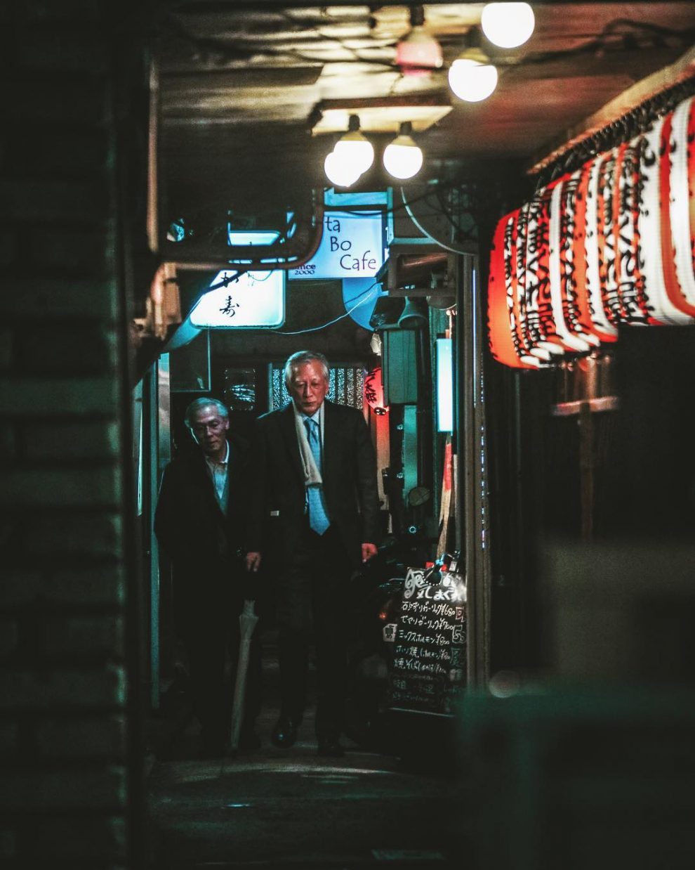 “Transmetropolitan”: Photographer Omi Kim Explores Neon Streets Of ...