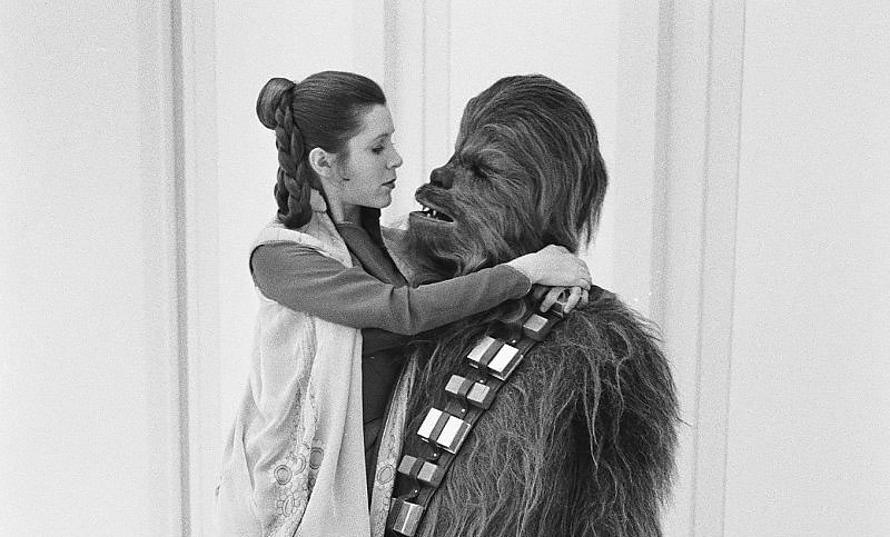 Chewbacca Behind The Camera: Adorable Behind The Scenes Photos Of Peter ...
