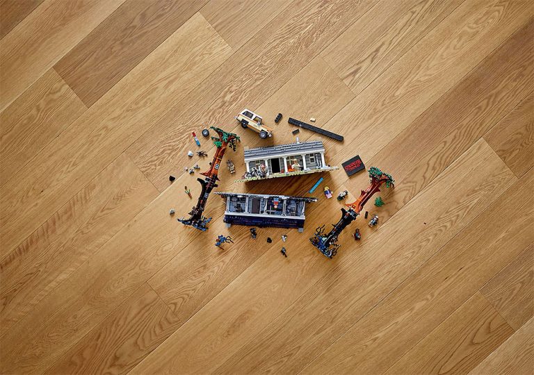 “The Upside Down”: An Incredible “Stranger Things” Byers’ Home LEGO Set That Can Be Flipped Over ...