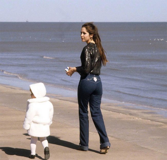 Nostalgic Photos Of American Teenage Girls At Texas Beaches During The ...