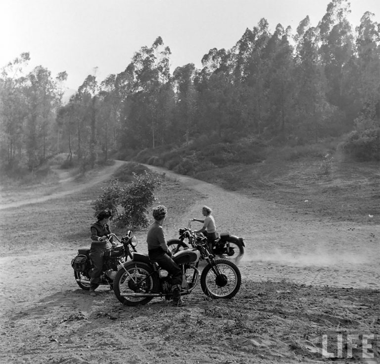1940s Bike Girls: Fascinating Photos Of Female Motorcyclists From 1949 ...