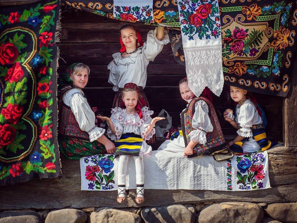 Photographer Spent 10 Years Photographing The Romanian Countryside ...