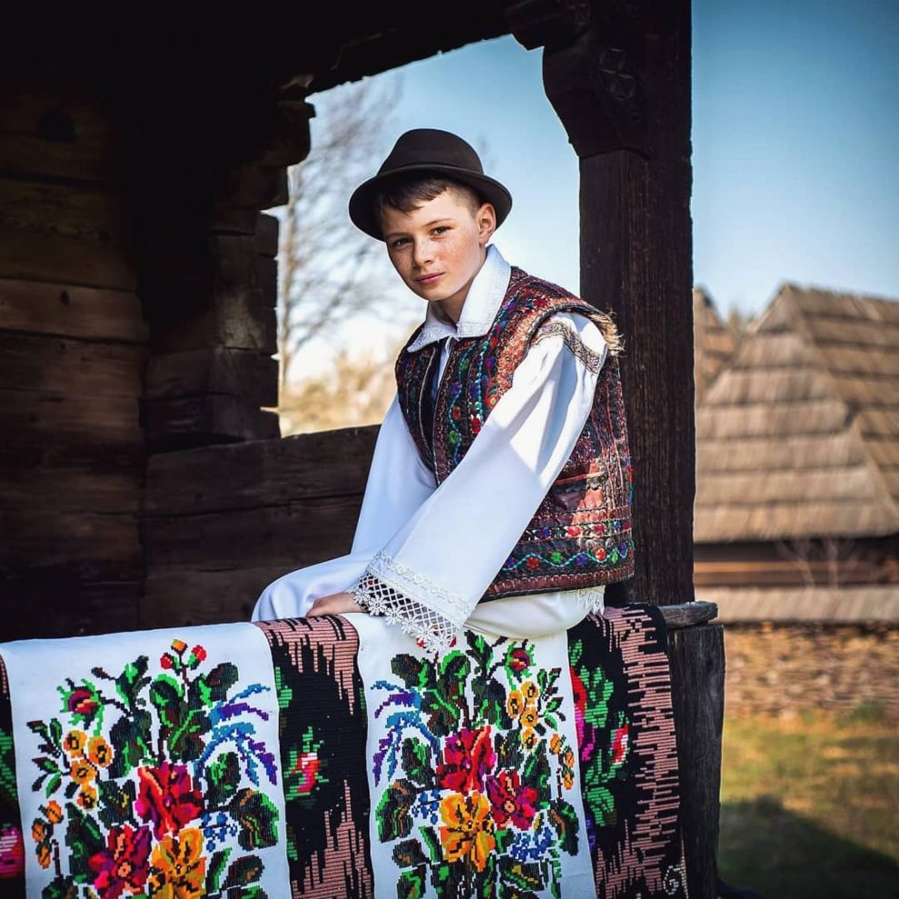 Photographer Spent 10 Years Photographing The Romanian Countryside ...