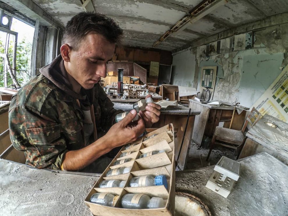 Daredevil Ukrainian Stalkers Took Stunning Photos Inside The Chernobyl ...