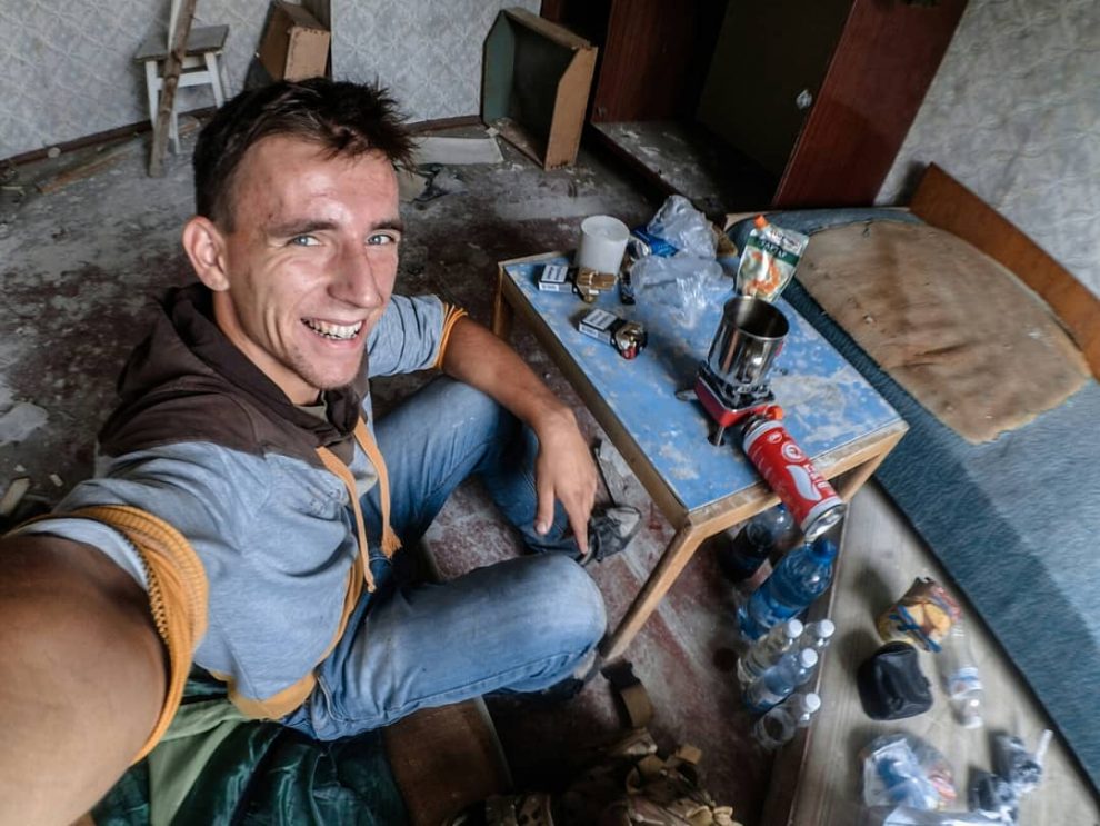 Daredevil Ukrainian Stalkers Took Stunning Photos Inside The Chernobyl ...