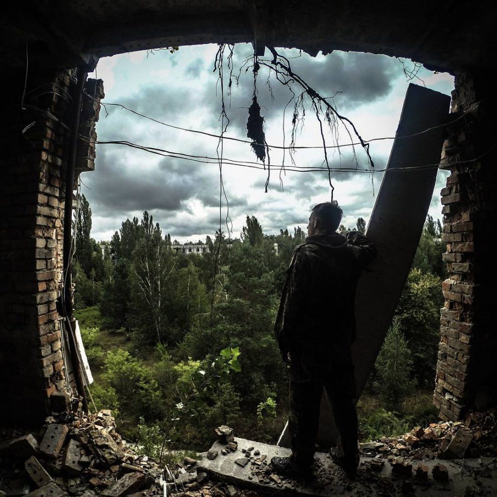 Daredevil Ukrainian Stalkers Took Stunning Photos Inside The Chernobyl ...