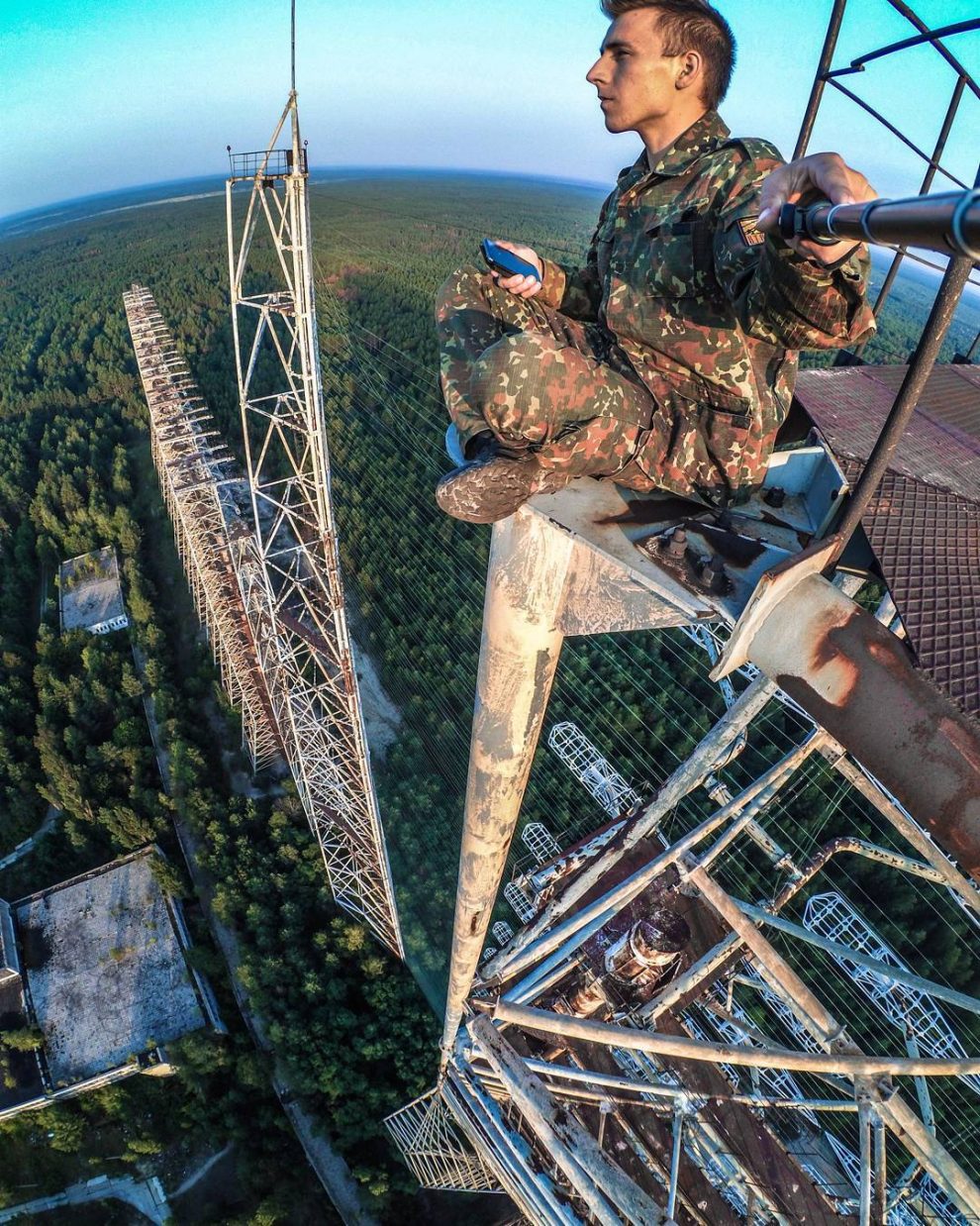 Daredevil Ukrainian Stalkers Took Stunning Photos Inside The Chernobyl ...