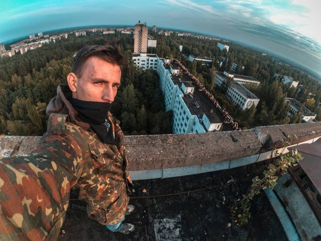 Daredevil Ukrainian Stalkers Took Stunning Photos Inside The Chernobyl ...